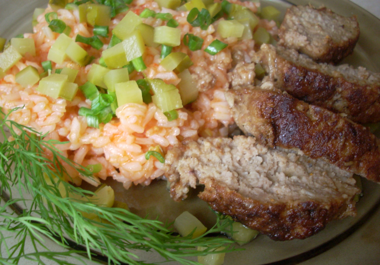 Mielone z pomidorowym ryżem i ogórkiem - DoradcaSmaku.pl