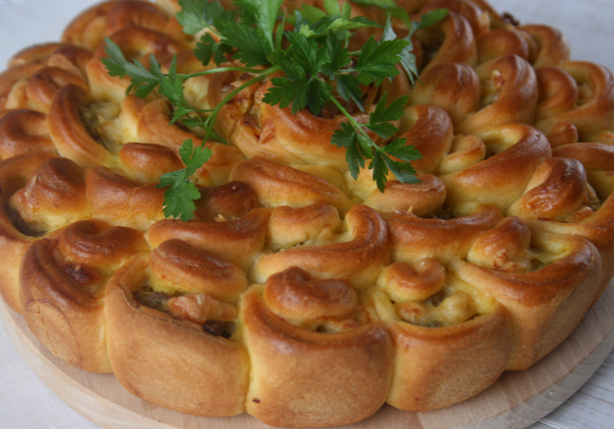 Mięsny pieróg drożdżowy - DoradcaSmaku.pl
