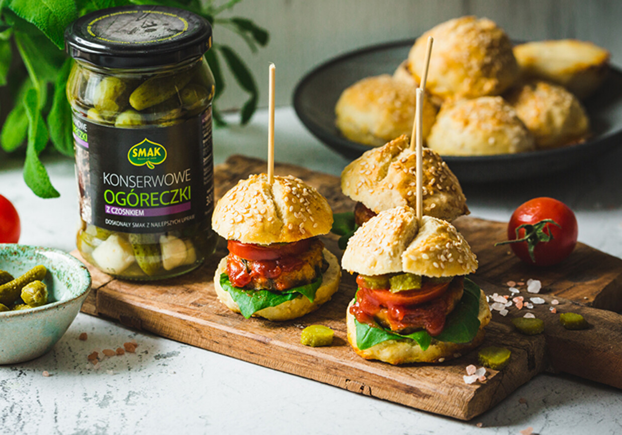 Mini burgery z ogóreczkami - DoradcaSmaku.pl