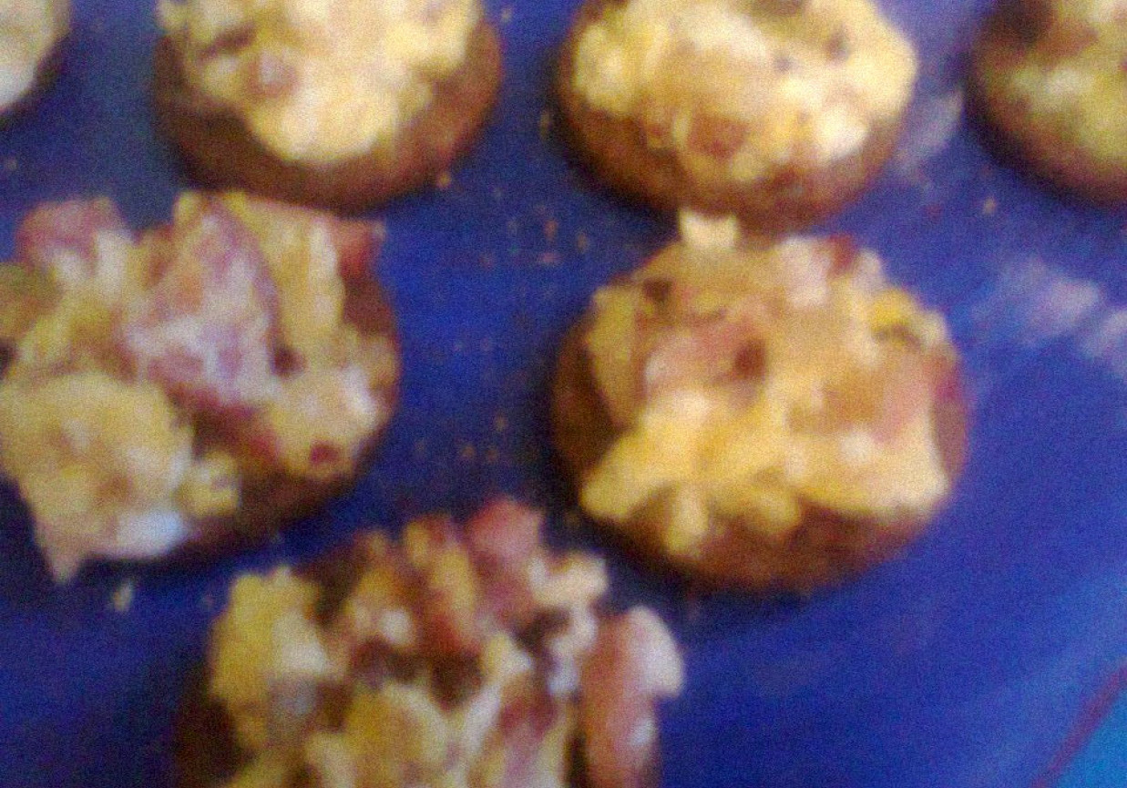 mini kanapki z chleba pełnoziarnistego z jajecznicą - DoradcaSmaku.pl