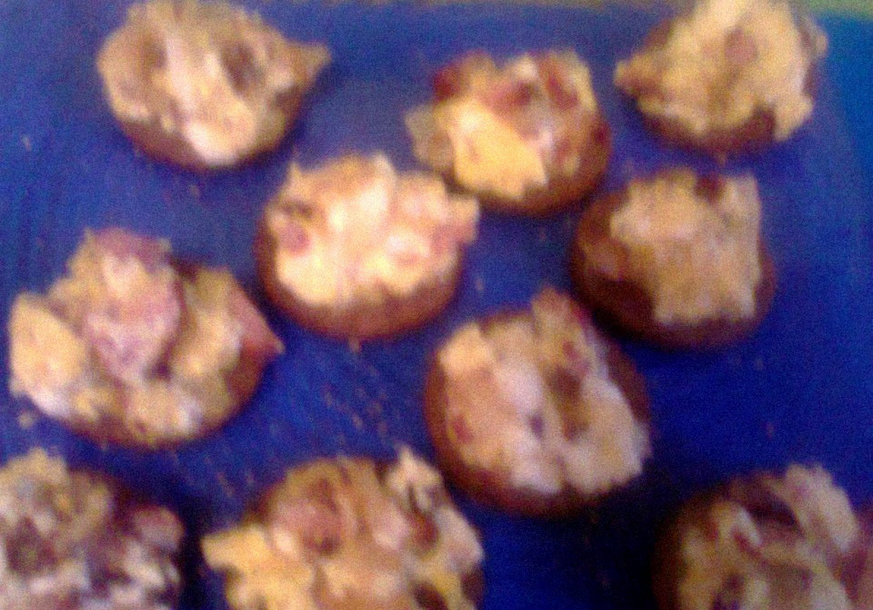 mini kanapki z chleba pełnoziarnistego z jajecznicą - DoradcaSmaku.pl