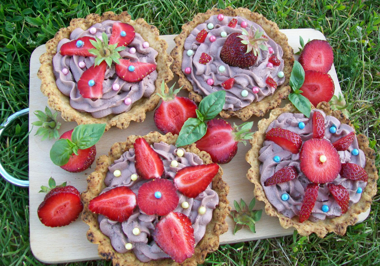 Mini tarty z truskawkami - DoradcaSmaku.pl