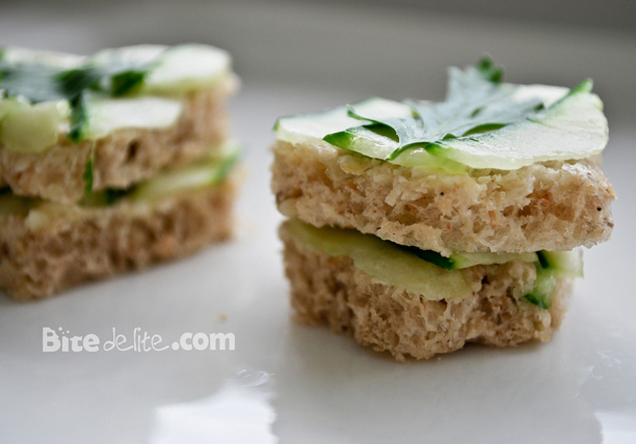 Mini zielone piętrowe kanapki - DoradcaSmaku.pl