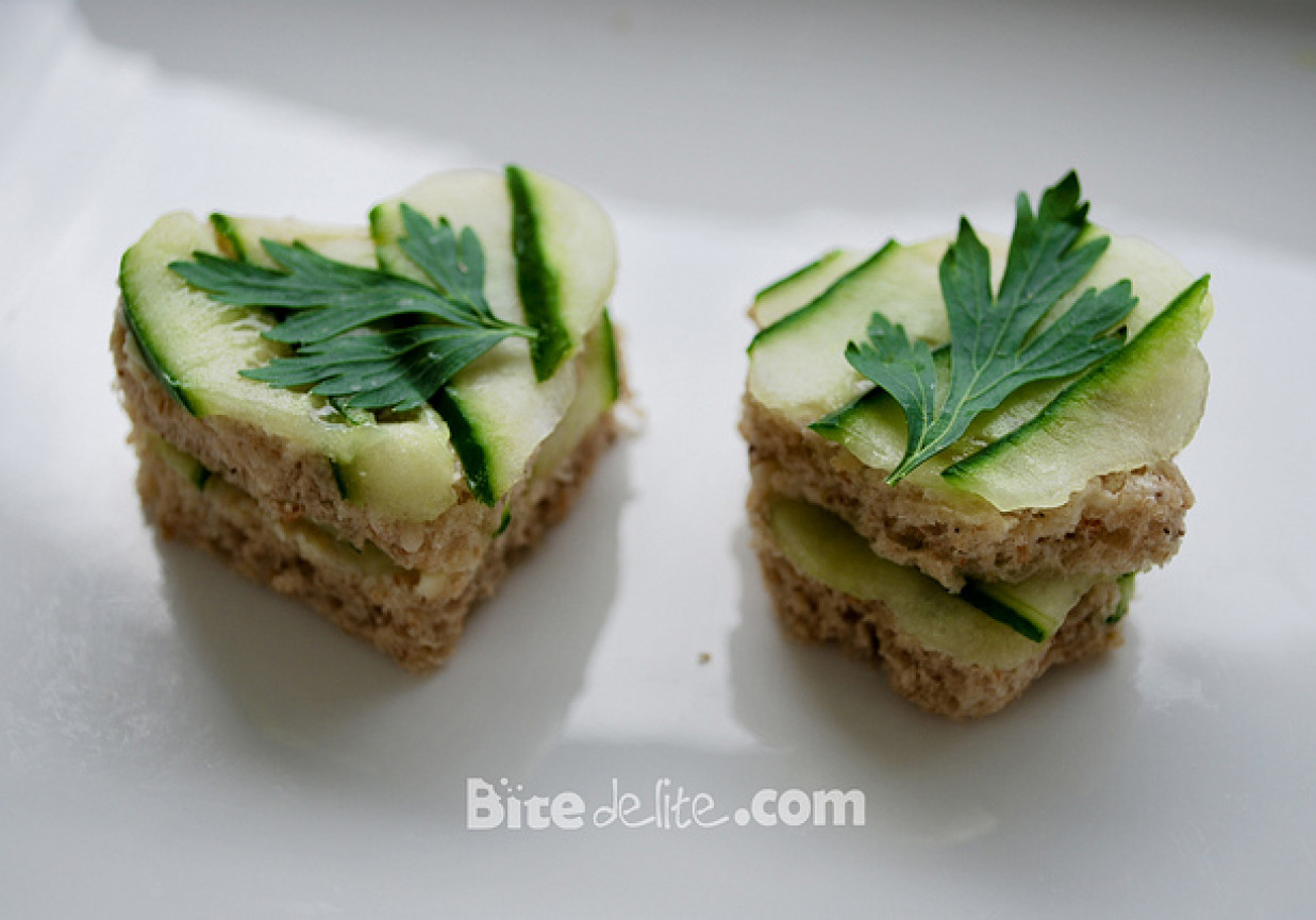 Mini zielone piętrowe kanapki - DoradcaSmaku.pl