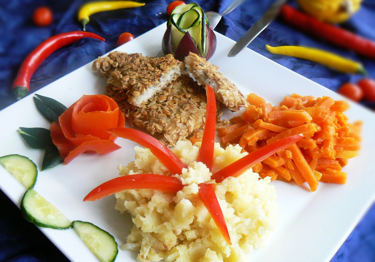 Mintaj w płatkach owsianych z marchewką - DoradcaSmaku.pl