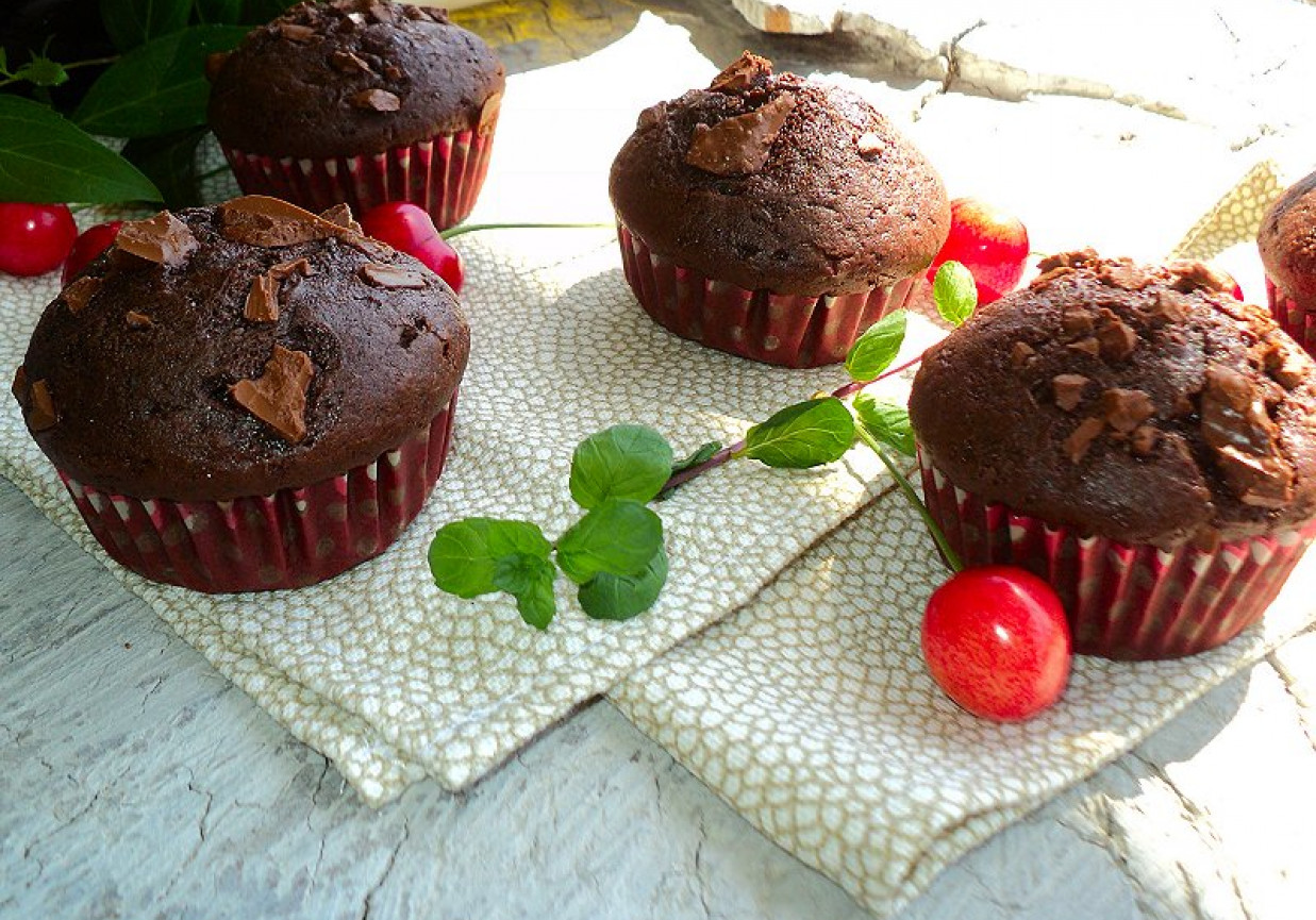 Muffinki czekoladowe z czereśniami - DoradcaSmaku.pl