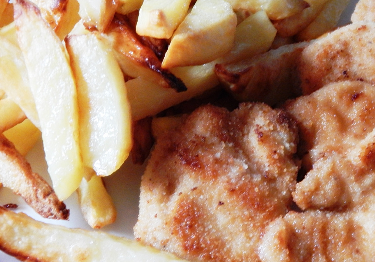 Nuggetsy z kurczaka z sosem czosnkowym i frytkami - DoradcaSmaku.pl