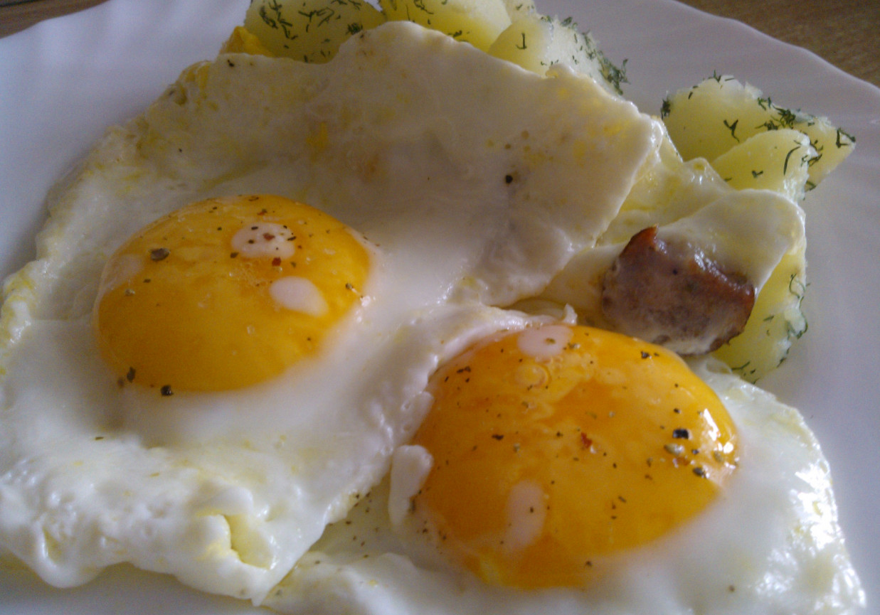 Ostre jajka sadzone. - DoradcaSmaku.pl