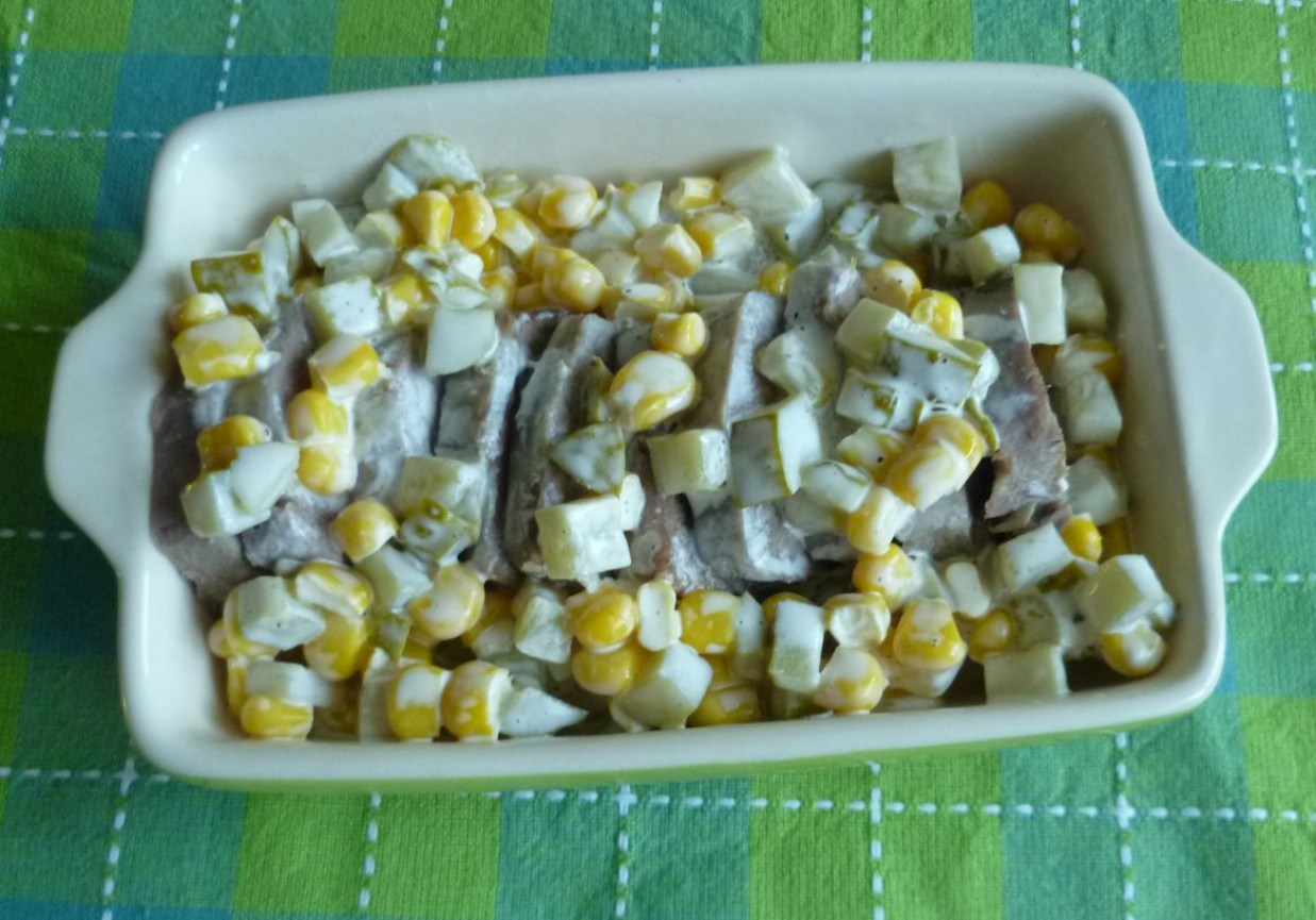 Ozory z sałatką i sosem czosnkowym - DoradcaSmaku.pl