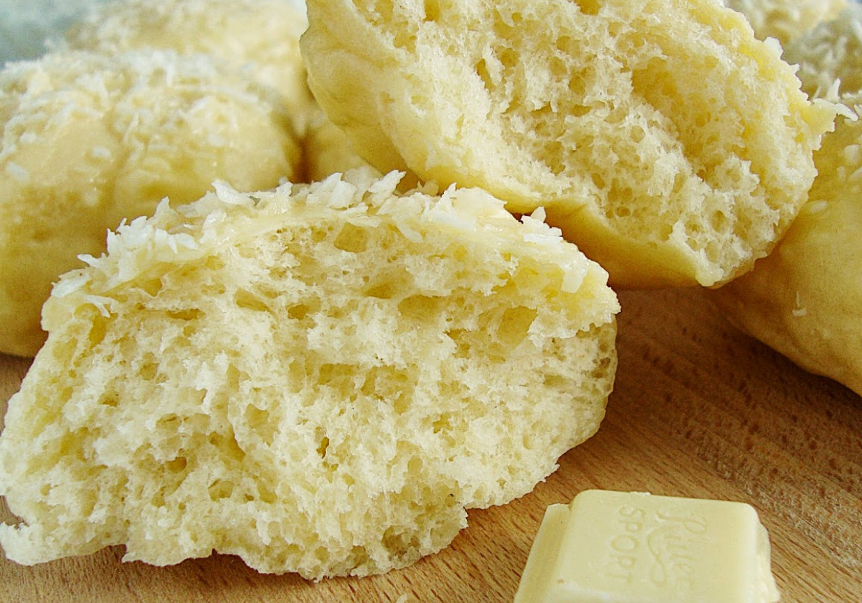 Pampuchy, parowańce, parowce, kluski na parze, pyzy drożdżowe z białą ...