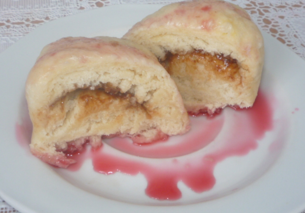 Pampuchy z czekoladą i syropem malinowym - DoradcaSmaku.pl