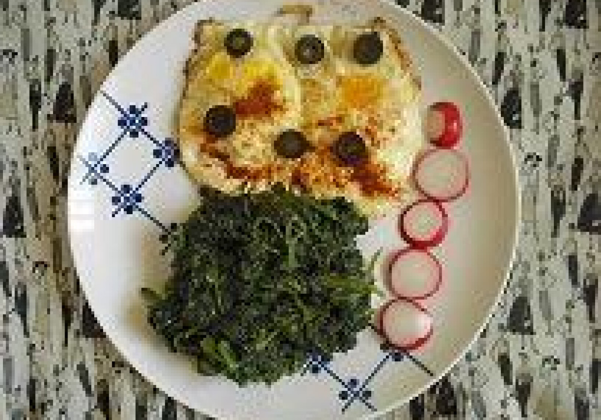 Paprykowe jajka sadzone ze szpinakiem - DoradcaSmaku.pl