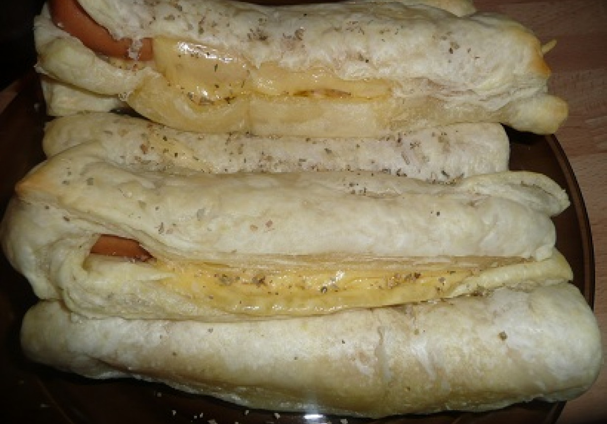 parówki z żółtym serem w cieście francuskim - DoradcaSmaku.pl