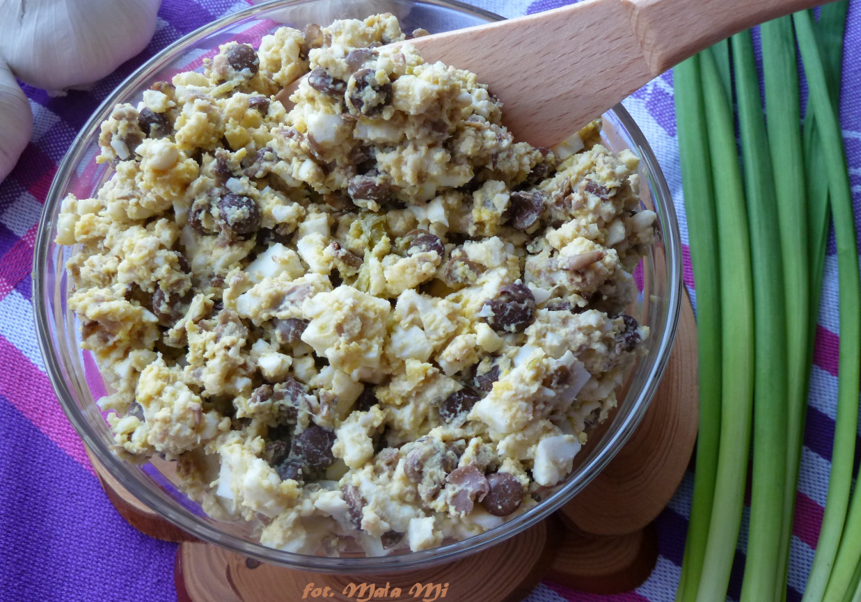 Pasta jajeczna z zieloną soczewicą, chrzanem i ogórkiem kiszonym - DoradcaSmaku.pl