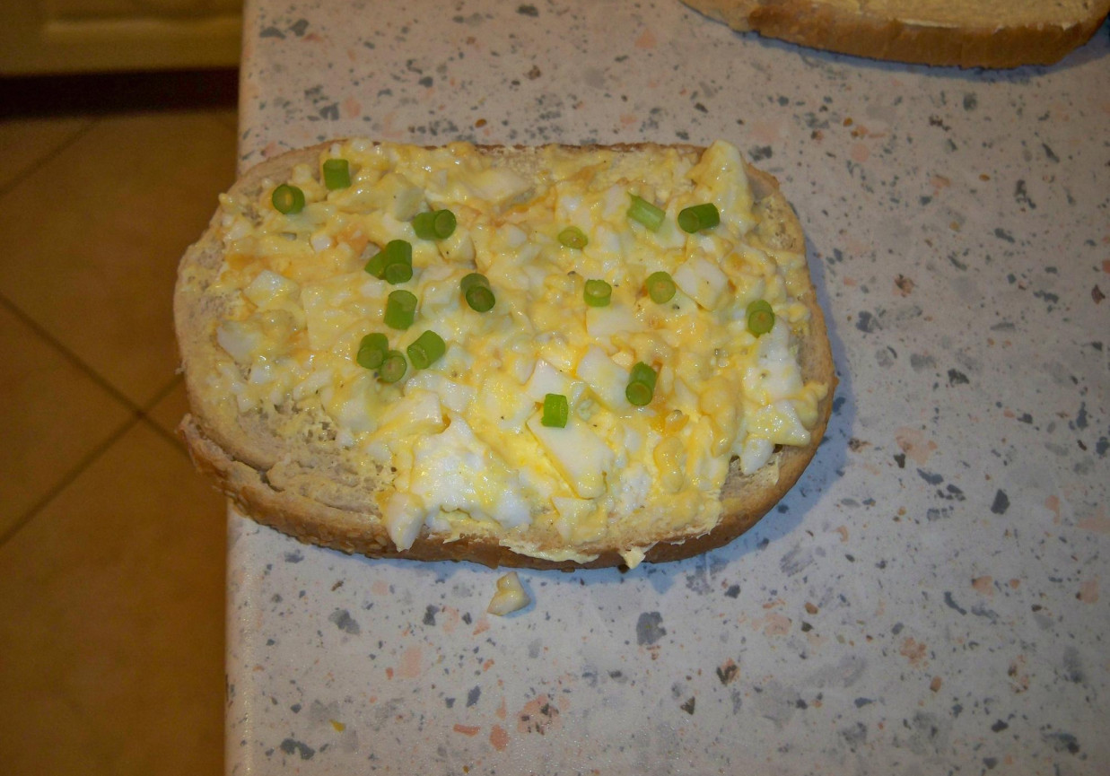 Pasta jajeczna ze szczypiorkiem- błyskawiczna - DoradcaSmaku.pl