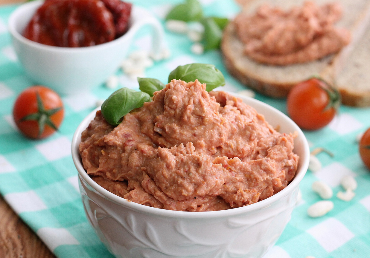 Pasta z fasoli i pomidorów - DoradcaSmaku.pl
