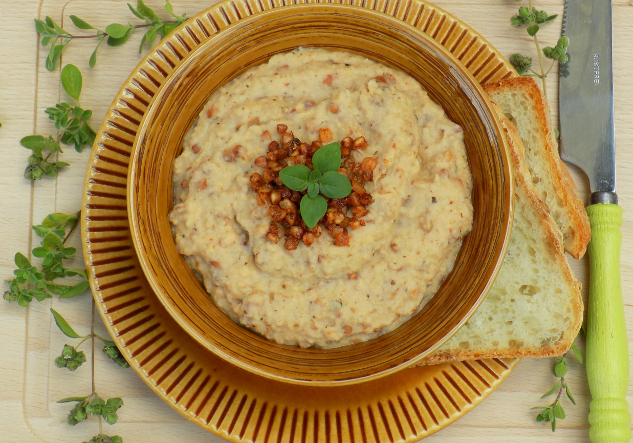 pasta z fasoli ze smażoną kaszą gryczaną - DoradcaSmaku.pl