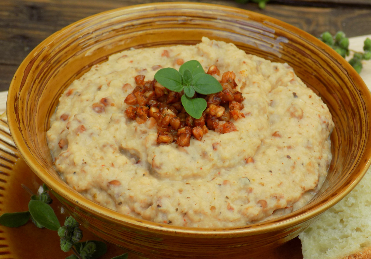 pasta z fasoli ze smażoną kaszą gryczaną - DoradcaSmaku.pl