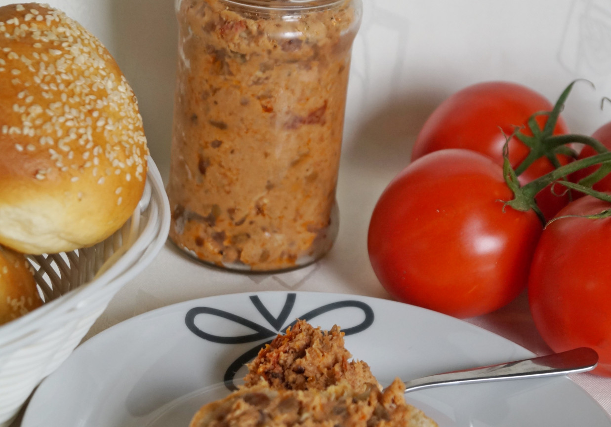 Pasta z pieczonego kurczaka z suszonymi pomidorami - DoradcaSmaku.pl