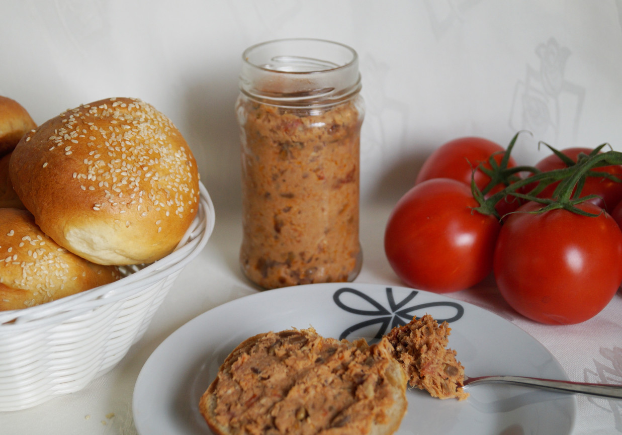 Pasta z pieczonego kurczaka z suszonymi pomidorami - DoradcaSmaku.pl