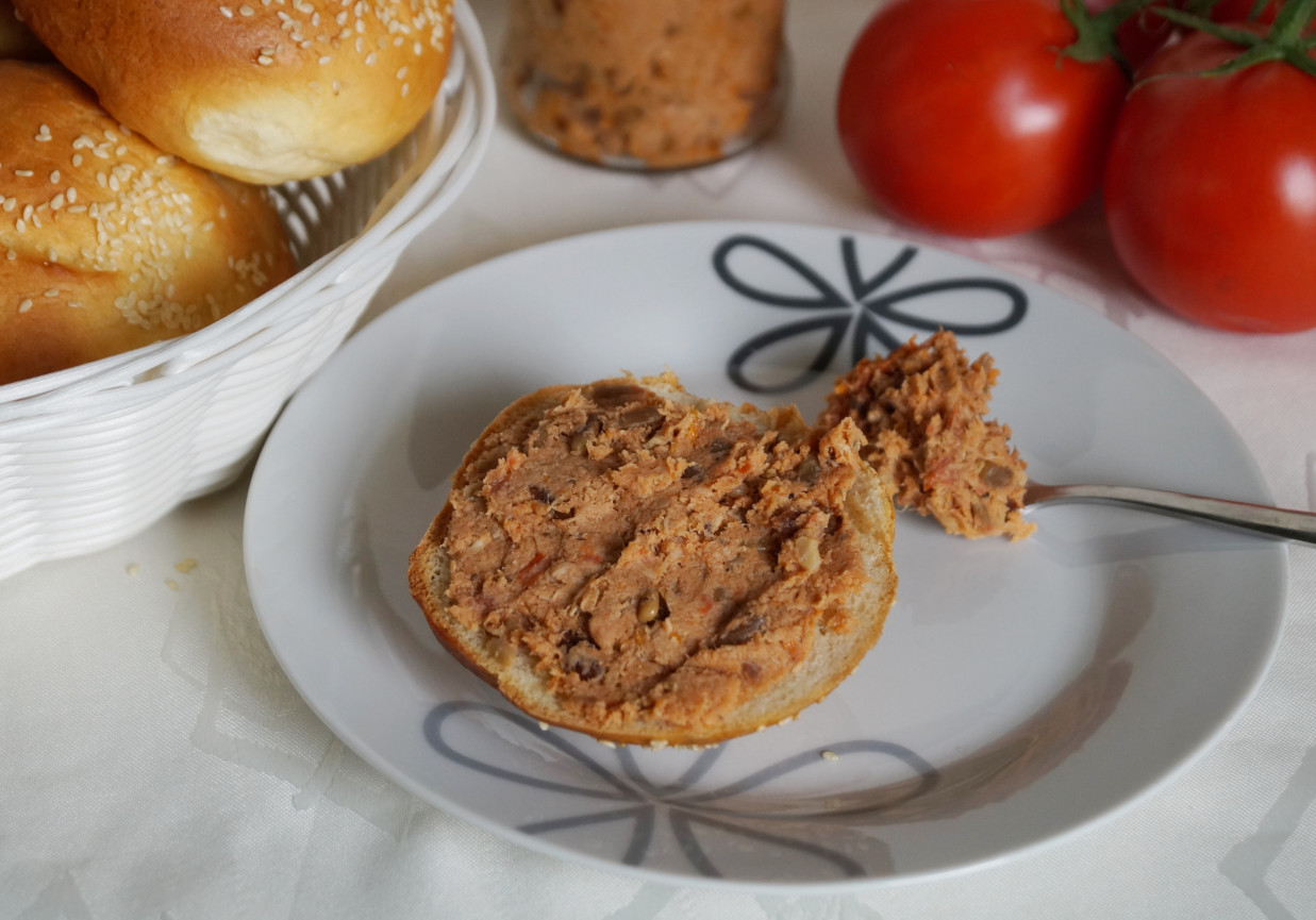 Pasta z pieczonego kurczaka z suszonymi pomidorami - DoradcaSmaku.pl