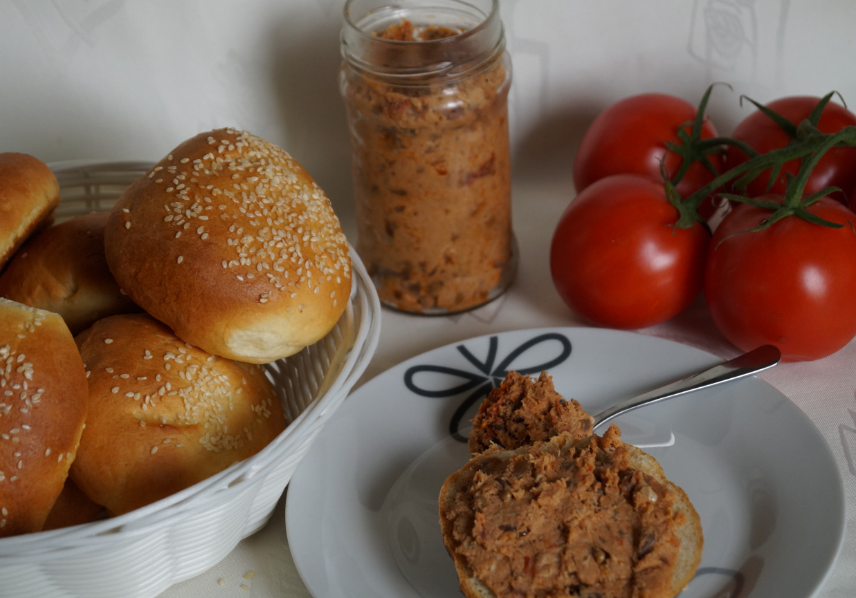 Pasta z pieczonego kurczaka z suszonymi pomidorami - DoradcaSmaku.pl