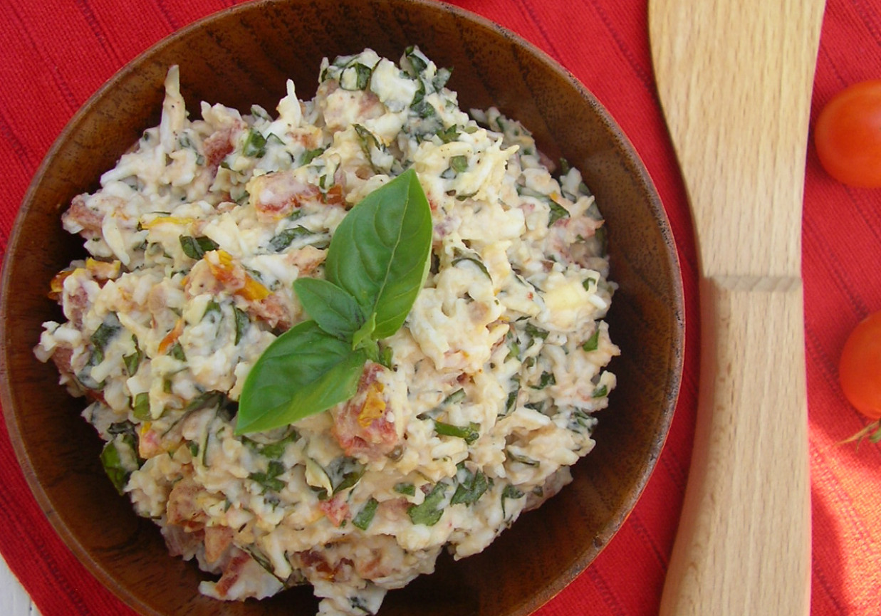 Pasta z suszonych pomidorów z bazylią - DoradcaSmaku.pl