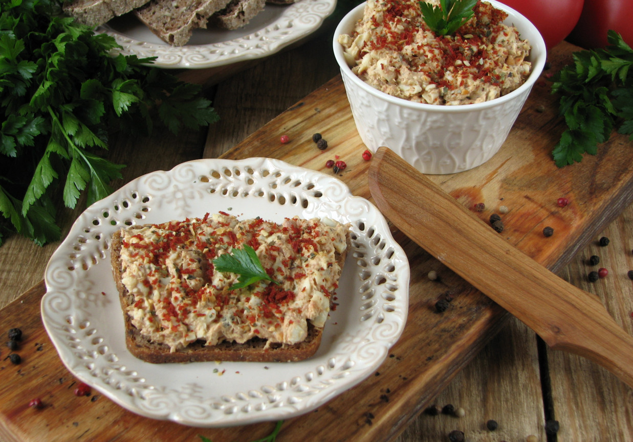 Pasta z tuńczykiem i suszonymi pomidorami - DoradcaSmaku.pl
