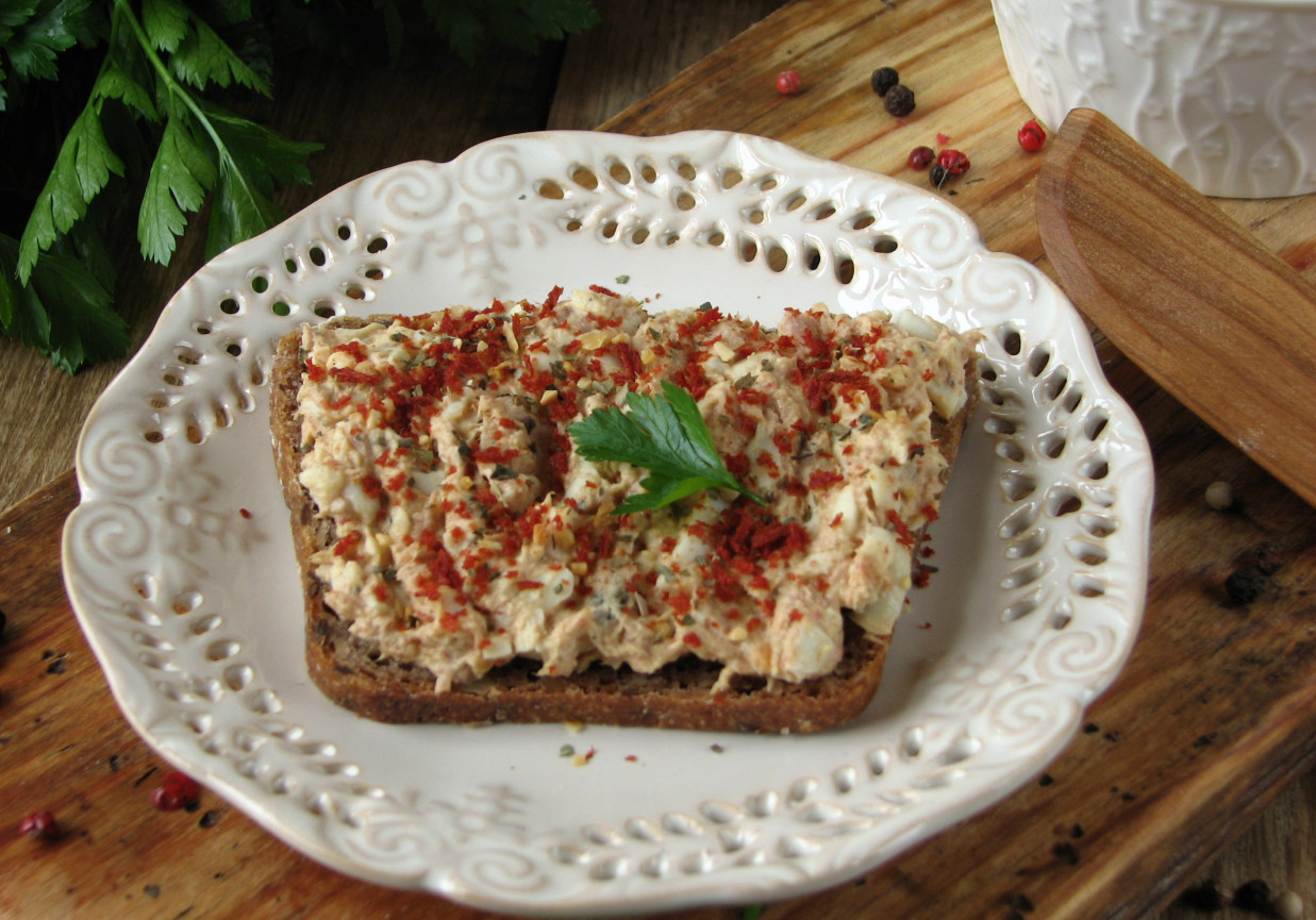 Pasta z tuńczykiem i suszonymi pomidorami - DoradcaSmaku.pl