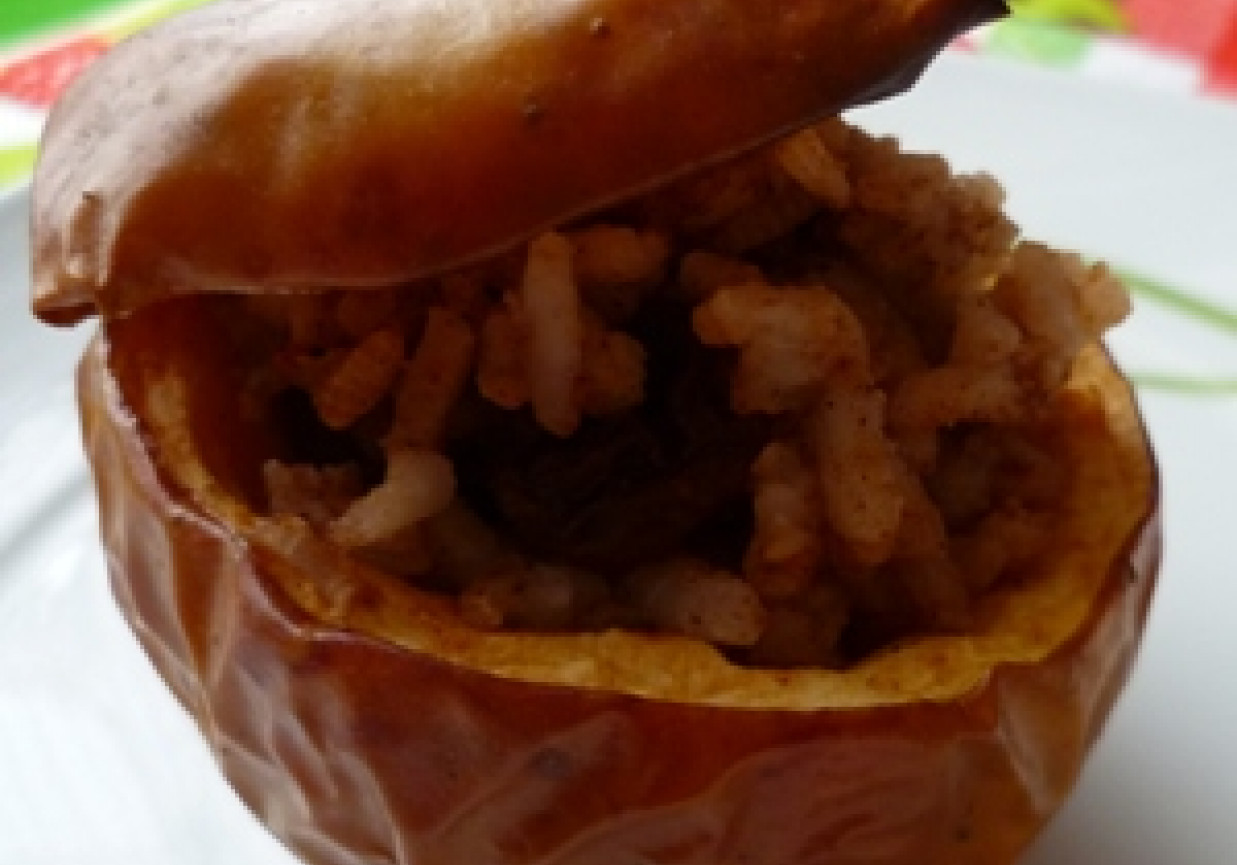 Pieczone jabłka z ryżem i rodzynkami - DoradcaSmaku.pl