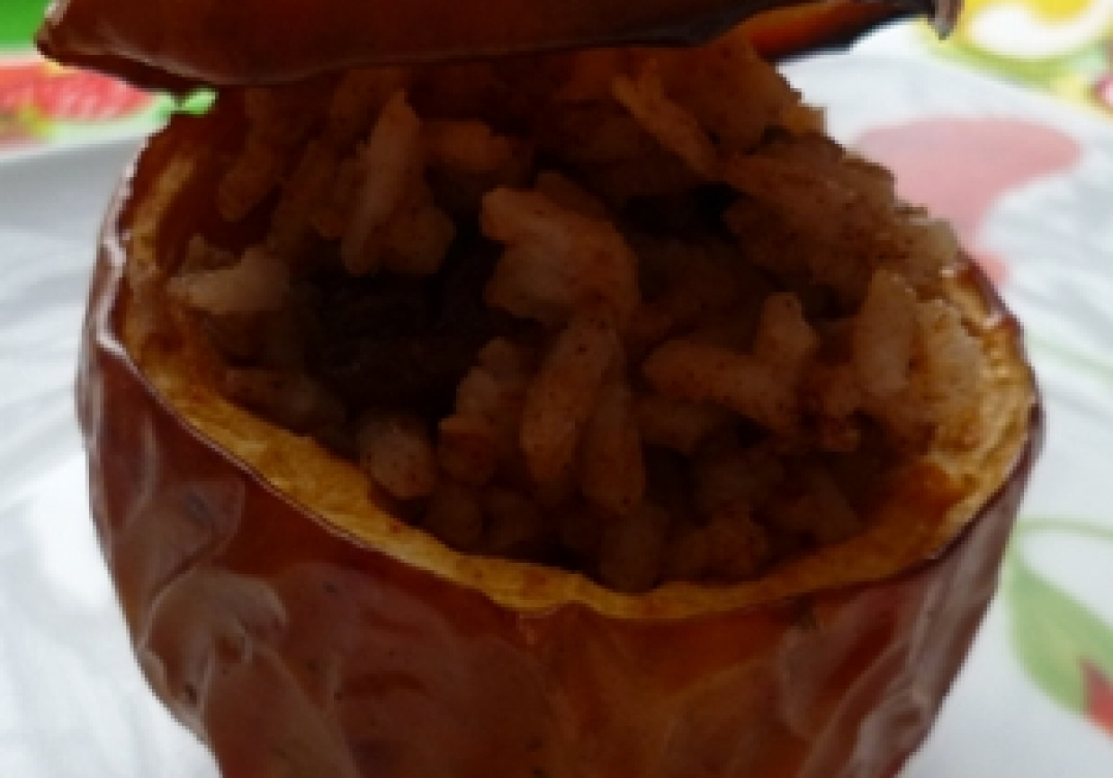 Pieczone jabłka z ryżem i rodzynkami - DoradcaSmaku.pl