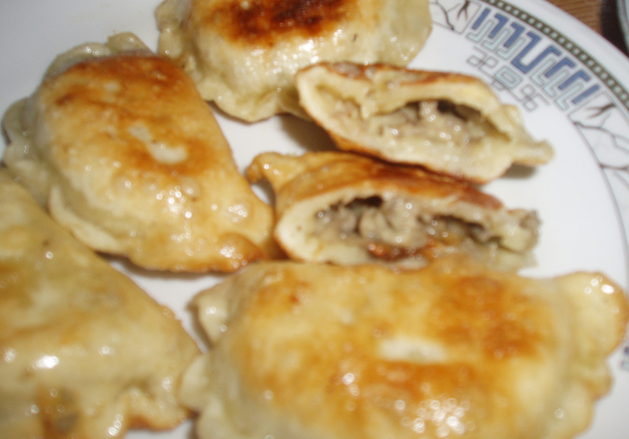 PIEROŻKI Z PIECZARKAMI I SEREM ŻÓŁTYM - DoradcaSmaku.pl