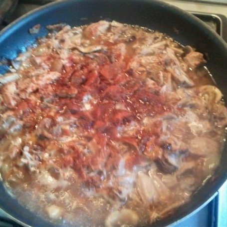 Pikantny gulasz drobiowy z ryżem - DoradcaSmaku.pl