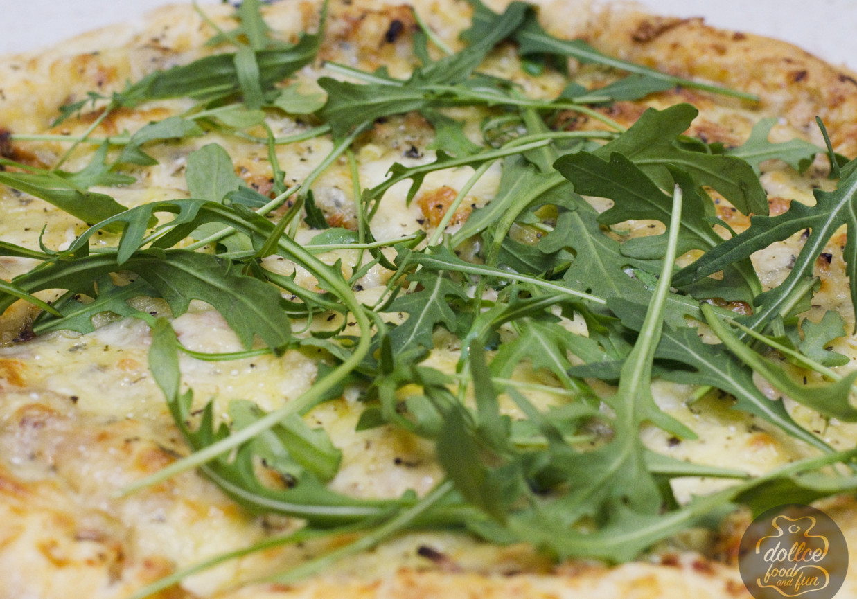 Pizza 4 sery z rukolą - DoradcaSmaku.pl