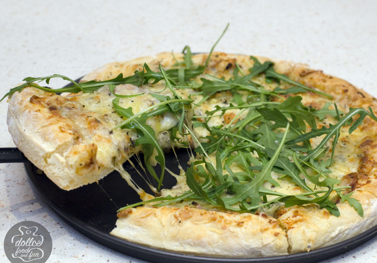 Pizza 4 sery z rukolą - DoradcaSmaku.pl