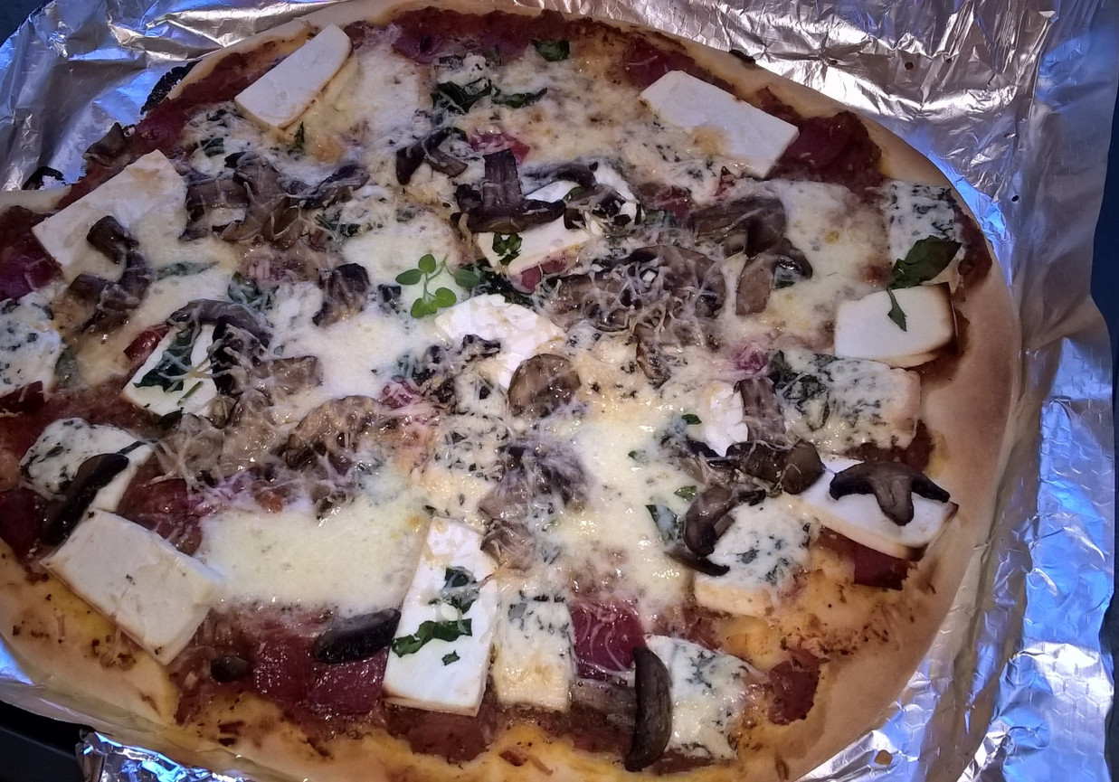 Pizza cztery sery - DoradcaSmaku.pl