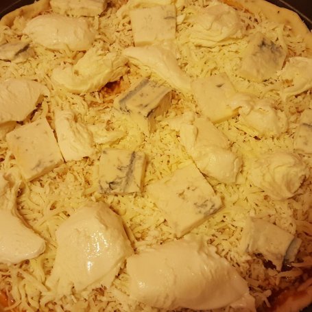 Pizza cztery sery - DoradcaSmaku.pl