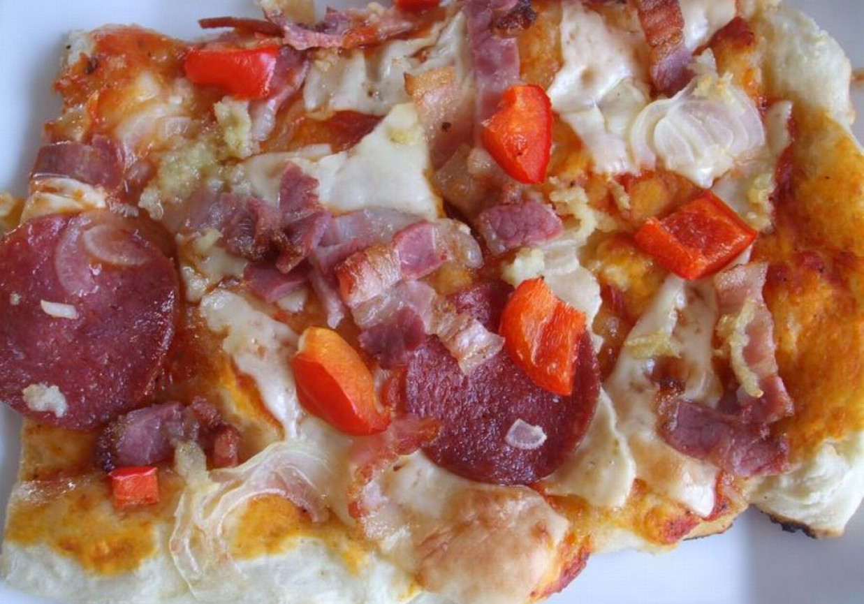 PIZZA SALAMI NA OSTRO - DoradcaSmaku.pl