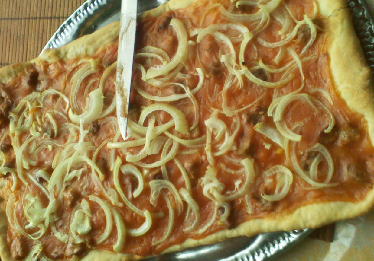 Pizza z cebulą - DoradcaSmaku.pl