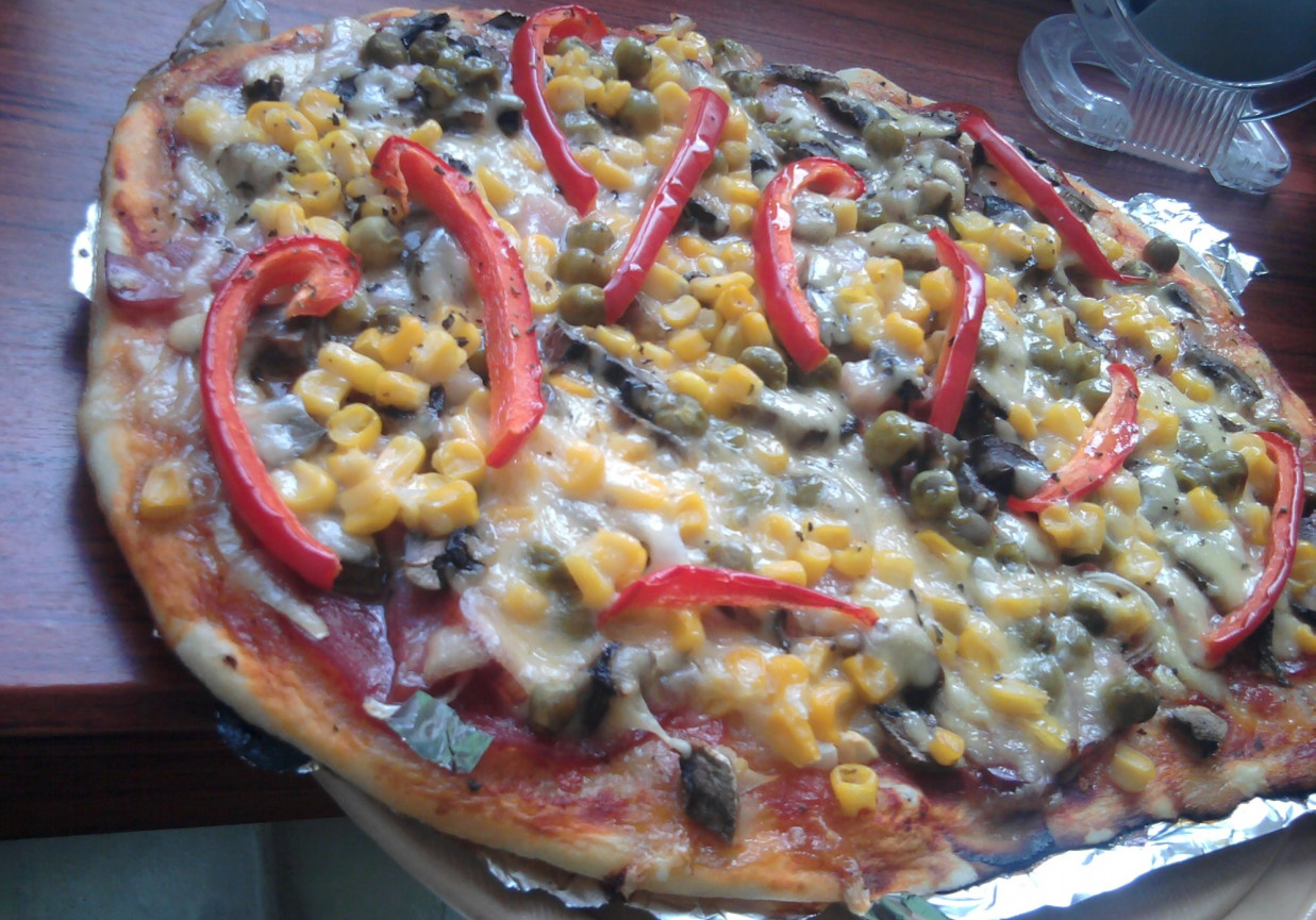 Pizza z czerwoną cebulą - DoradcaSmaku.pl