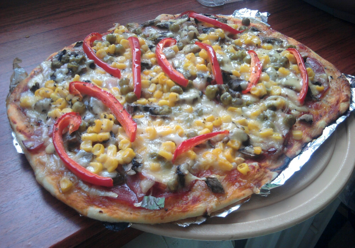 Pizza z czerwoną cebulą - DoradcaSmaku.pl