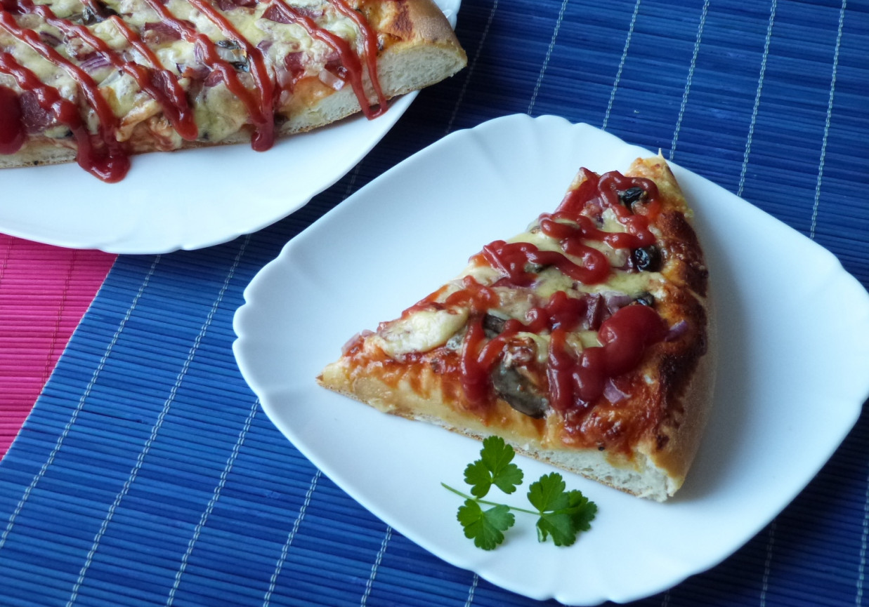 Pizza z suszoną cebulą - DoradcaSmaku.pl