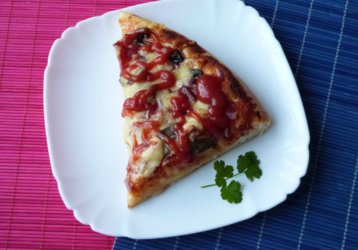 Pizza z suszoną cebulą - DoradcaSmaku.pl