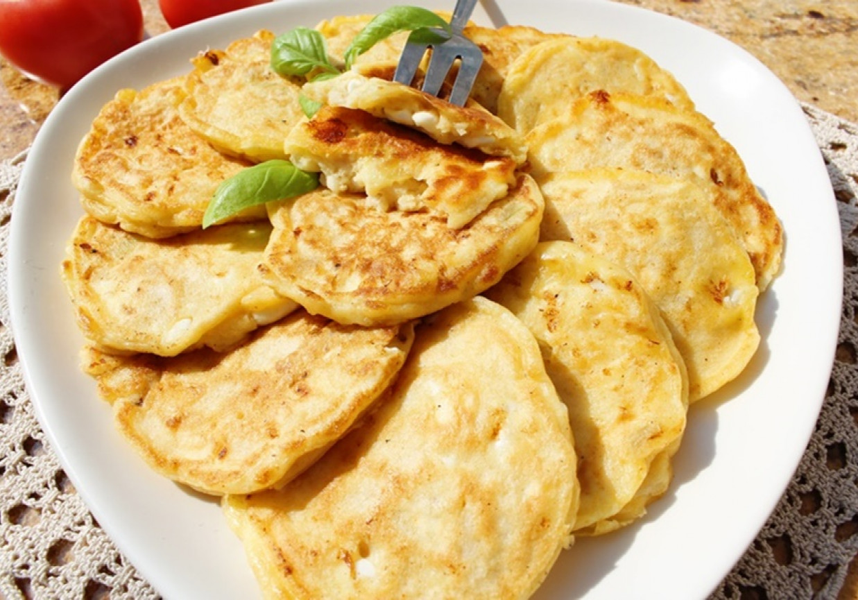 Placuszki z serka wiejskiego na słono (z cebulą i szynką) - DoradcaSmaku.pl