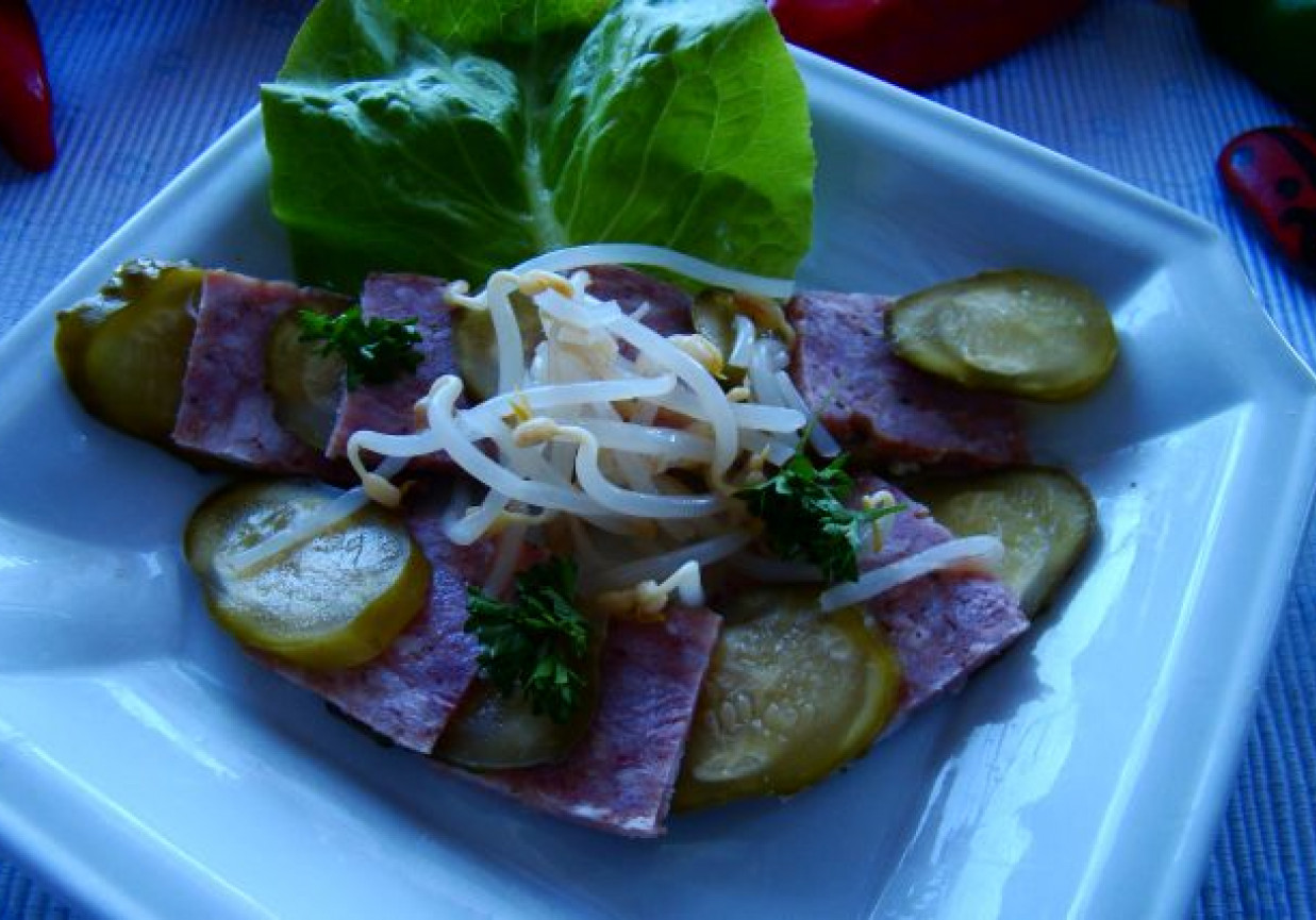 Przystawka z pieczeni szynkowej i ogórków - DoradcaSmaku.pl