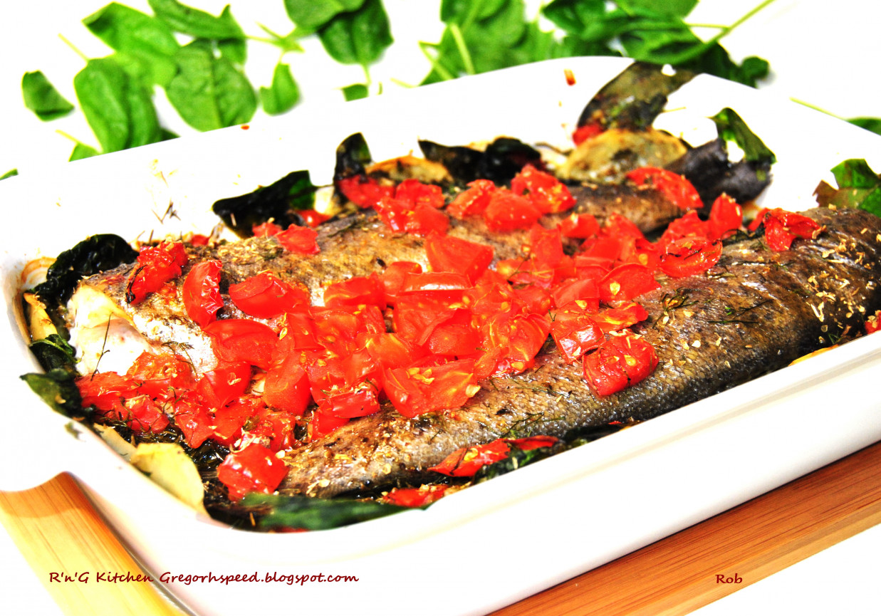 Pstrąg na szpinaku z ziemniakami - DoradcaSmaku.pl