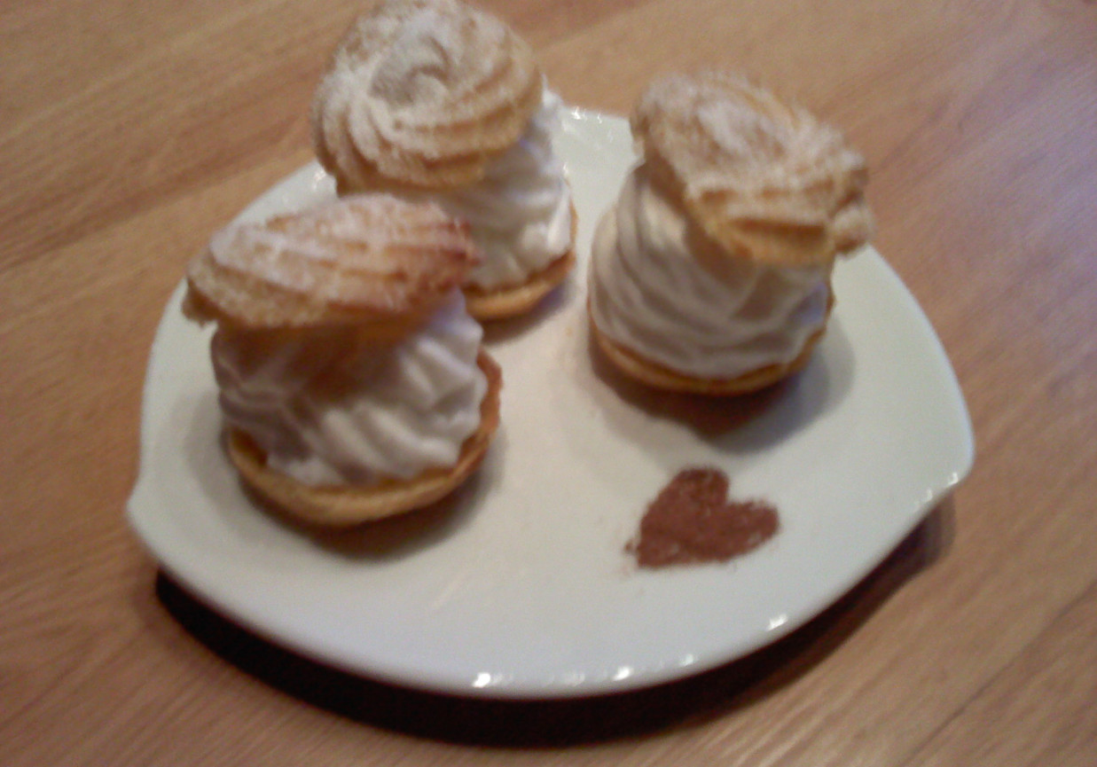 Ptysie z bitą śmietaną - DoradcaSmaku.pl