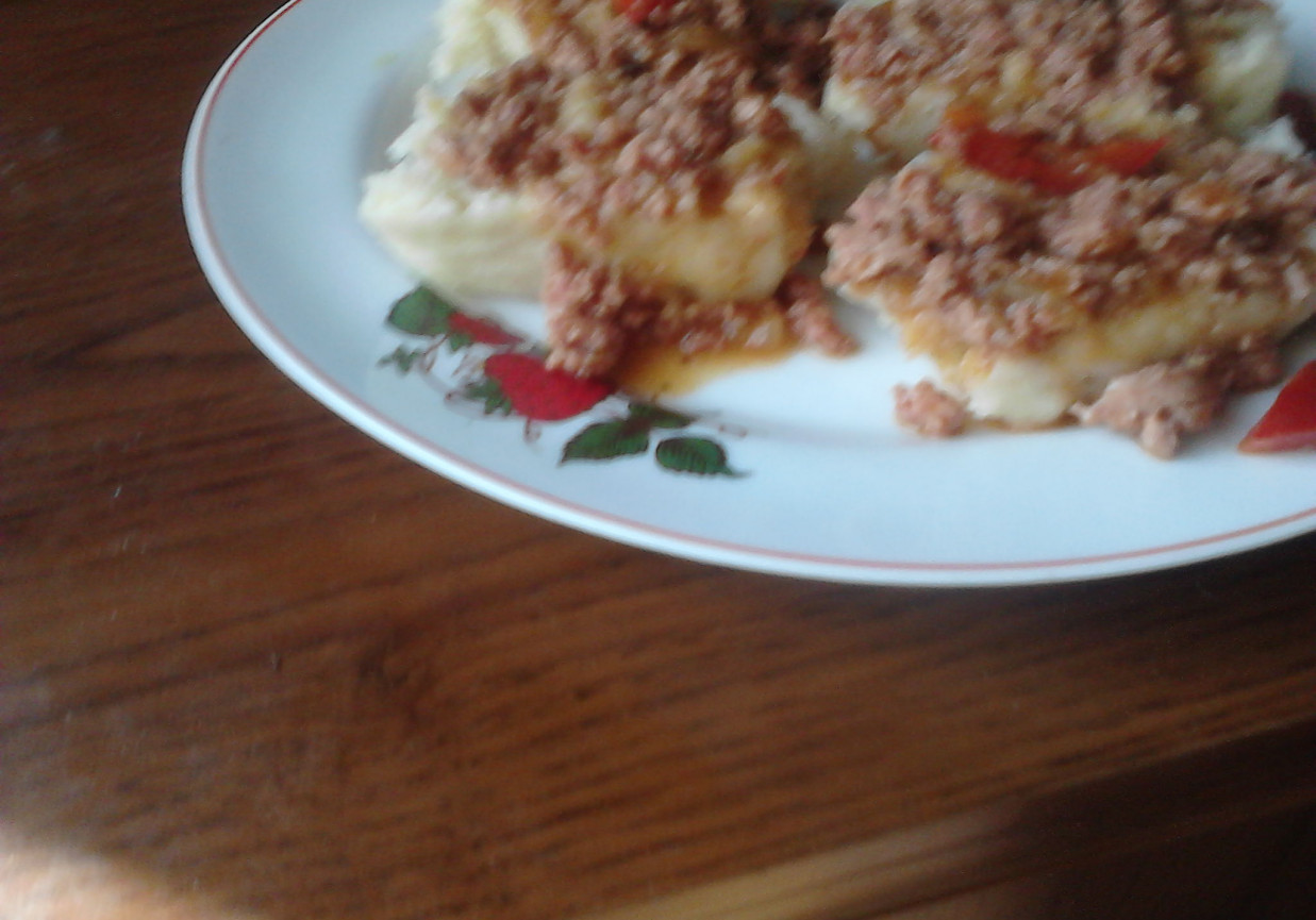 Pyzy drozdzowe z sosem mięsnym - DoradcaSmaku.pl