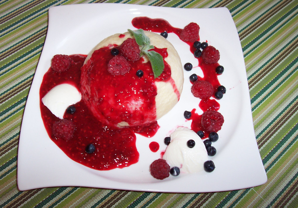 Pyzy na parze z jagodami/malinami - DoradcaSmaku.pl