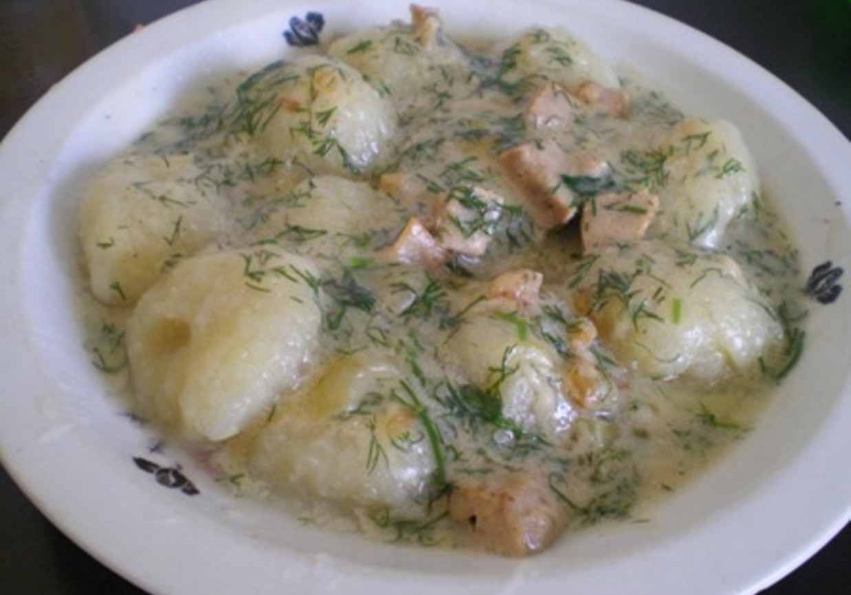 Pyzy ziemniaczane w sosie koperkowym - DoradcaSmaku.pl